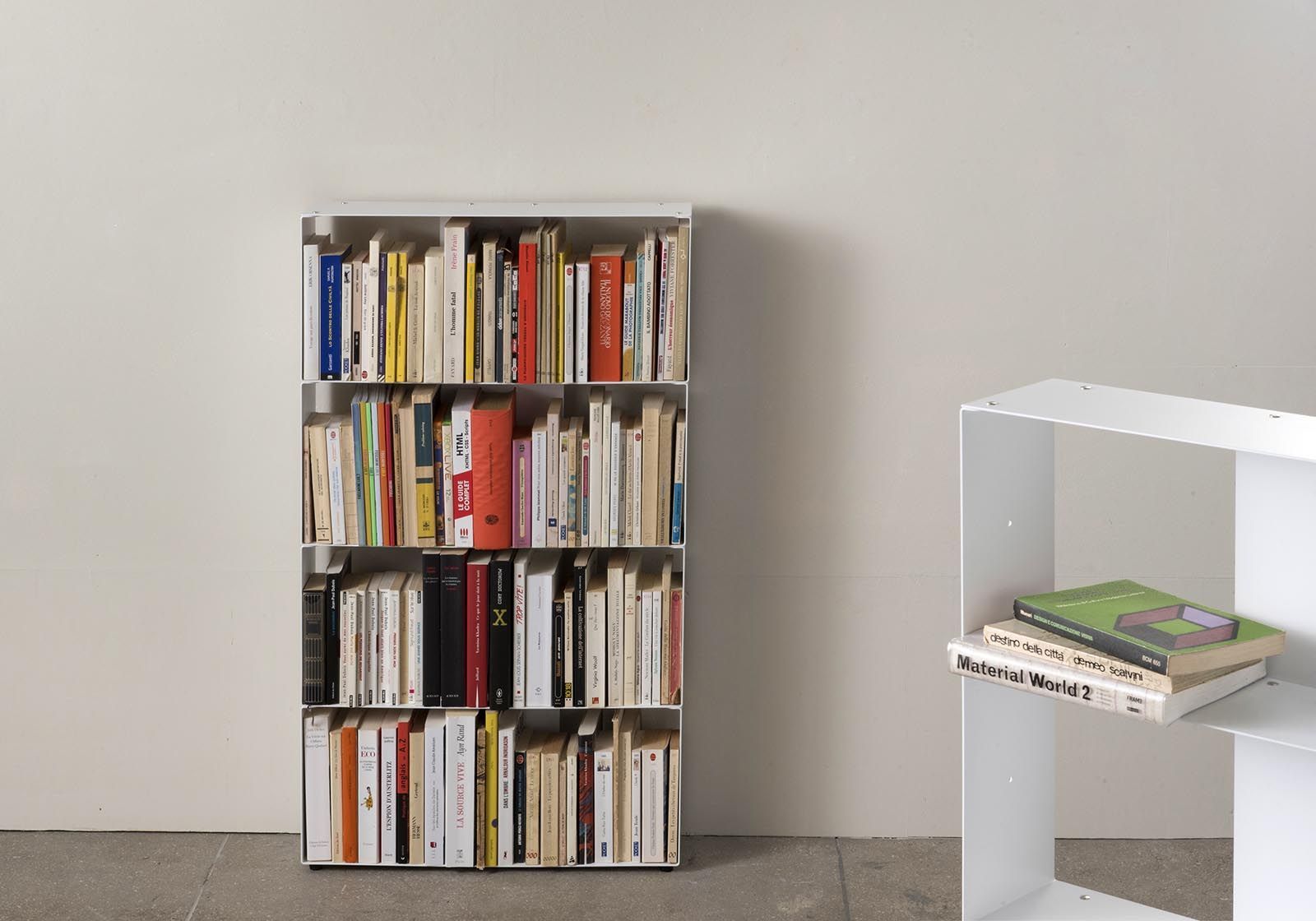 Witte design boekenkast 60 cm - wit metaal - 4 niveaus