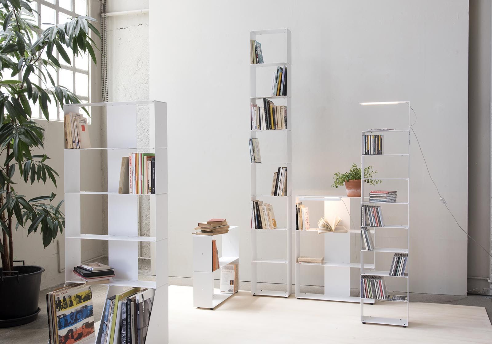 Witte design boekenkast 60 cm - wit metaal - 4 niveaus